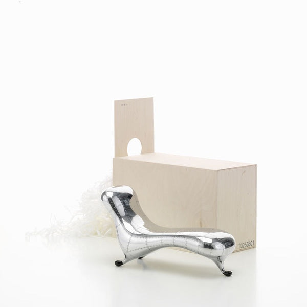 Miniature Lockheed Lounge – Aura