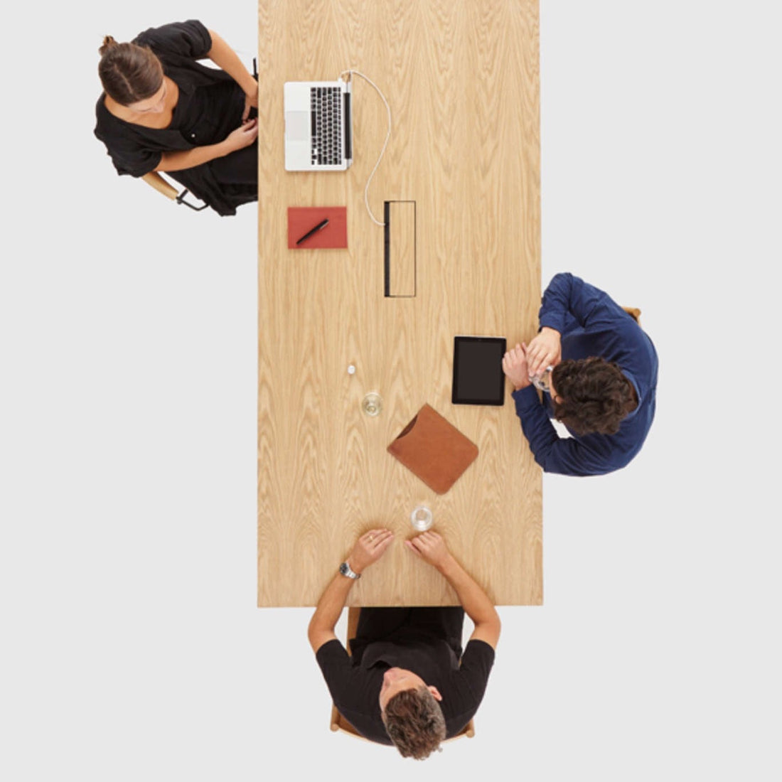 Underline Agile Table – Aura