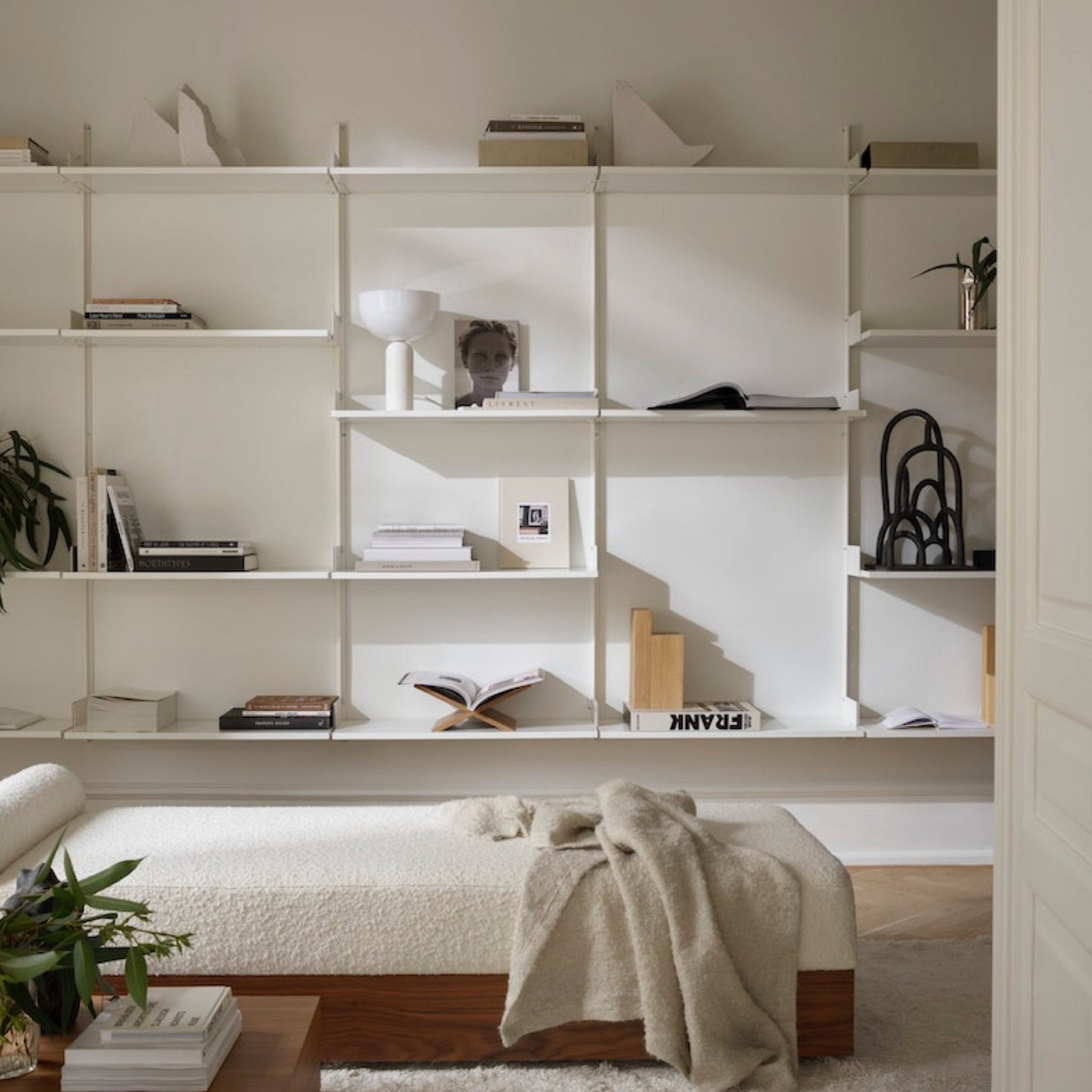 Display Shelf – Aura