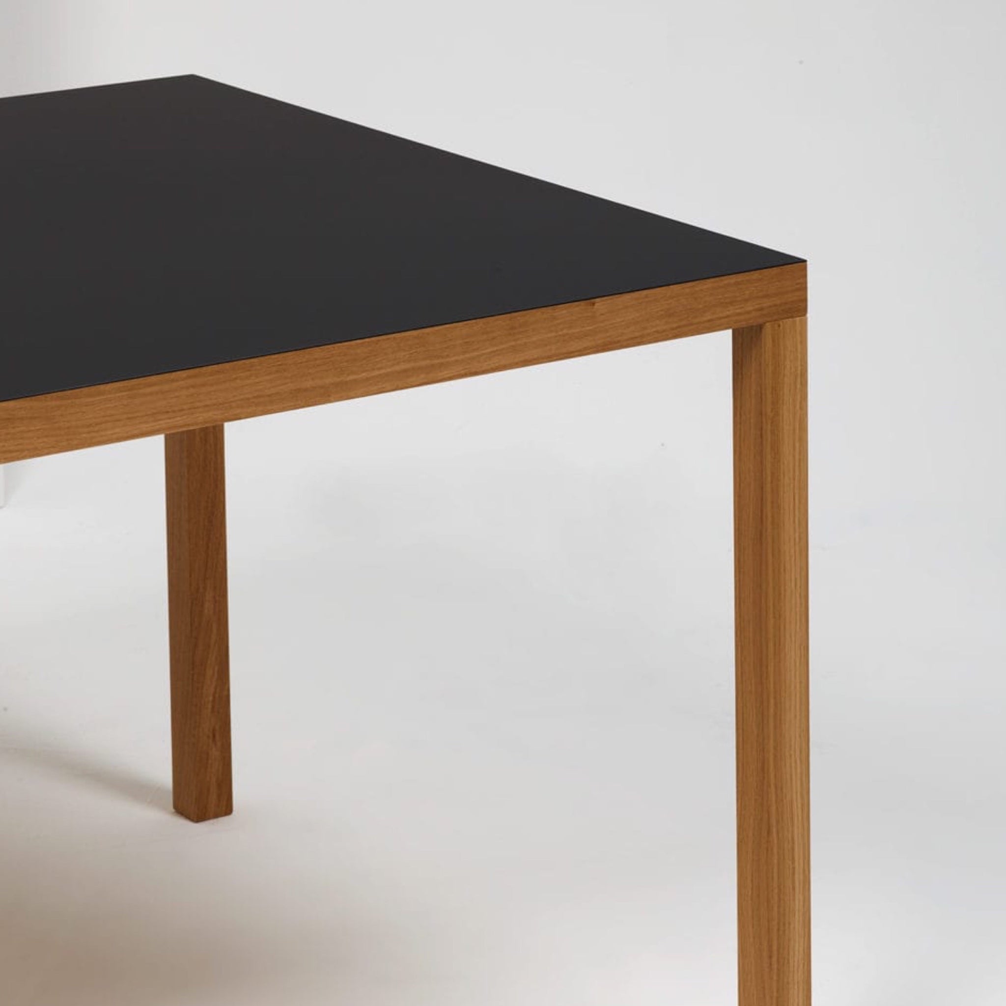 Primo Table – Aura